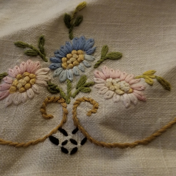 Handmade | Kitchen | Vintage 94s Era Hand Embroidered Doilies Sset Of ...